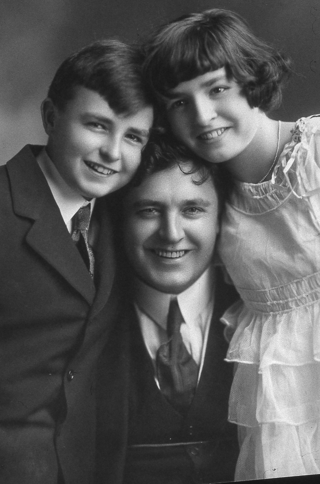 John McCormack Society – A site dedicated to the legendary Irish tenor.